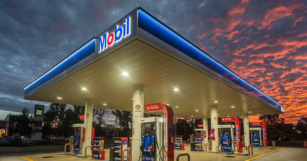 Cómo funciona el combustible Synergy™ | Exxon™ y Mobil™